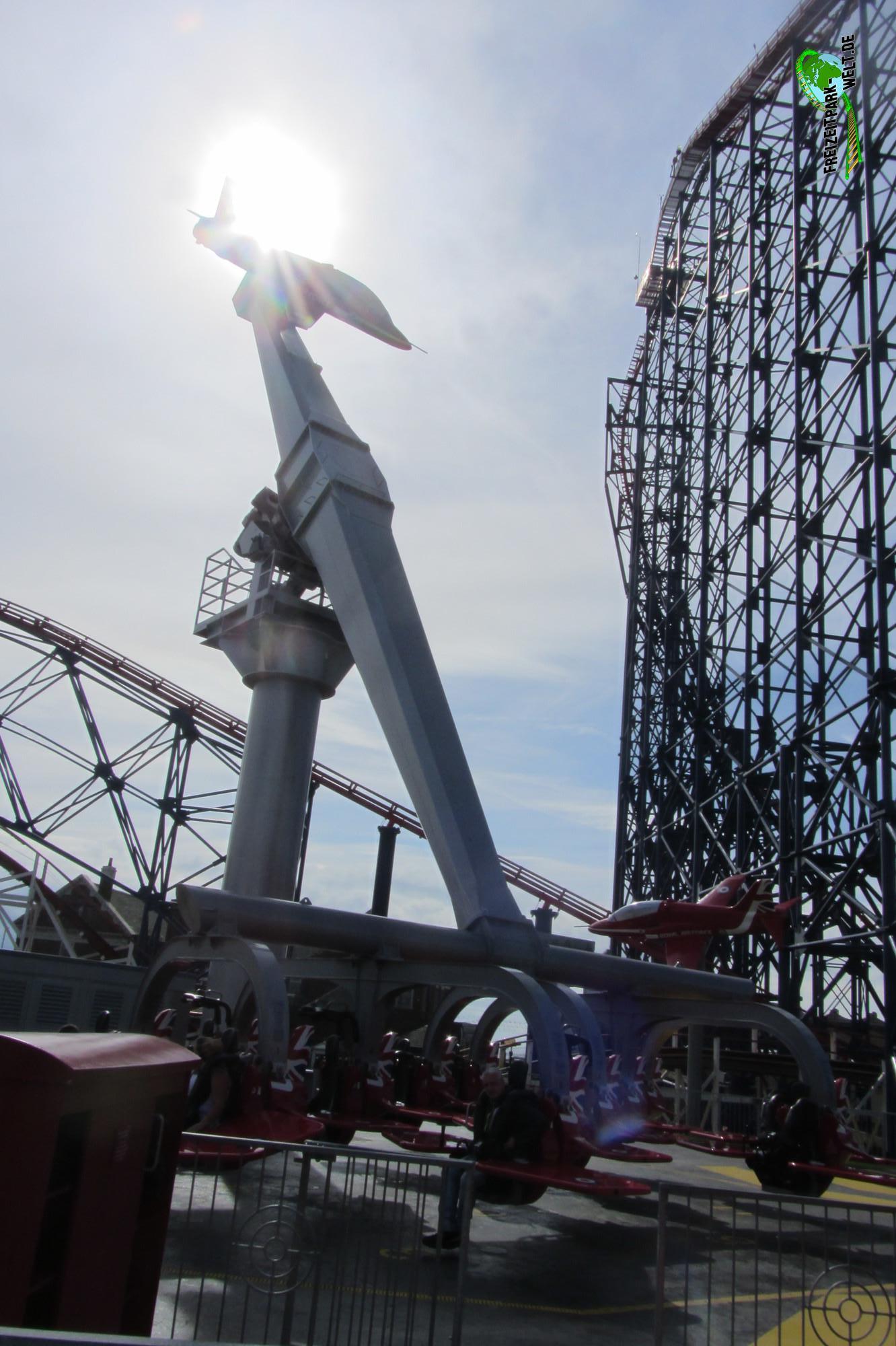 Red Arrows Sky Force - Pleasure Beach Blackpool | Freizeitpark-Welt.de