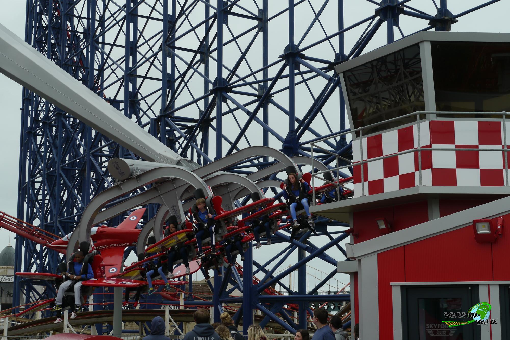 Red Arrows Sky Force - Pleasure Beach Blackpool | Freizeitpark-Welt.de