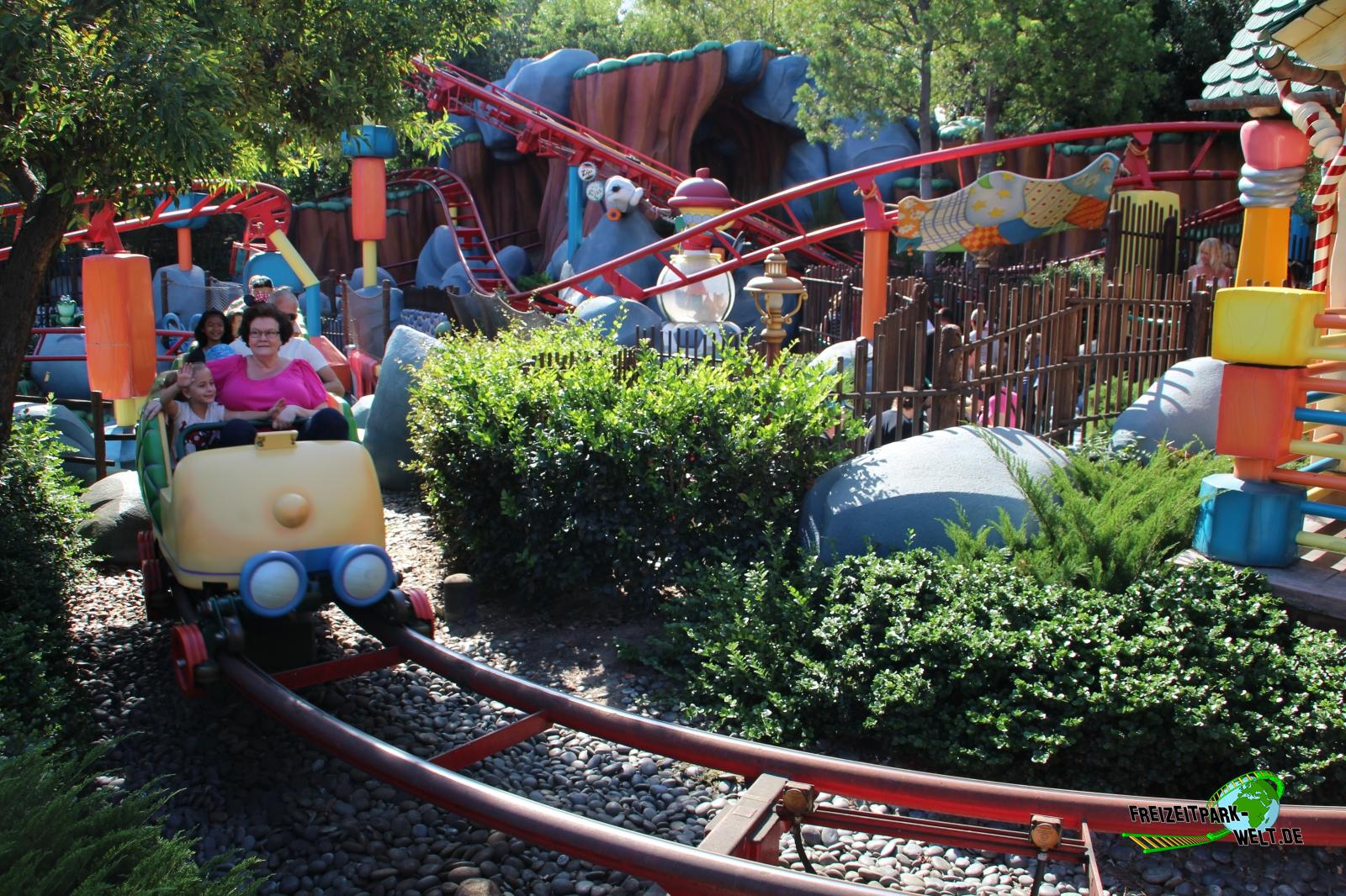 Gadget's Go Coaster - Disneyland Anaheim | Freizeitpark-Welt.de