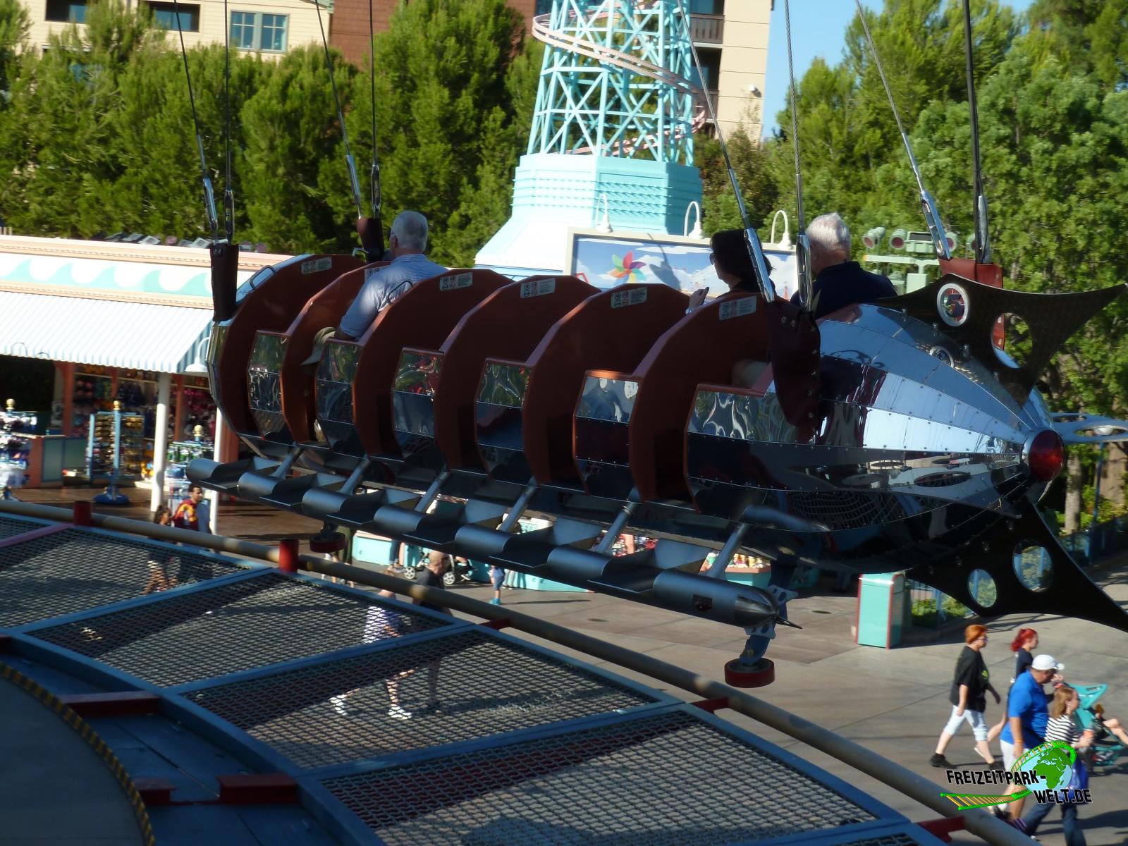 Golden Zephyr - Disney California Adventure | Freizeitpark-Welt.de