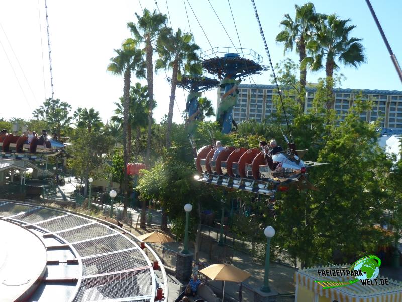 Golden Zephyr - Disney California Adventure | Freizeitpark-Welt.de
