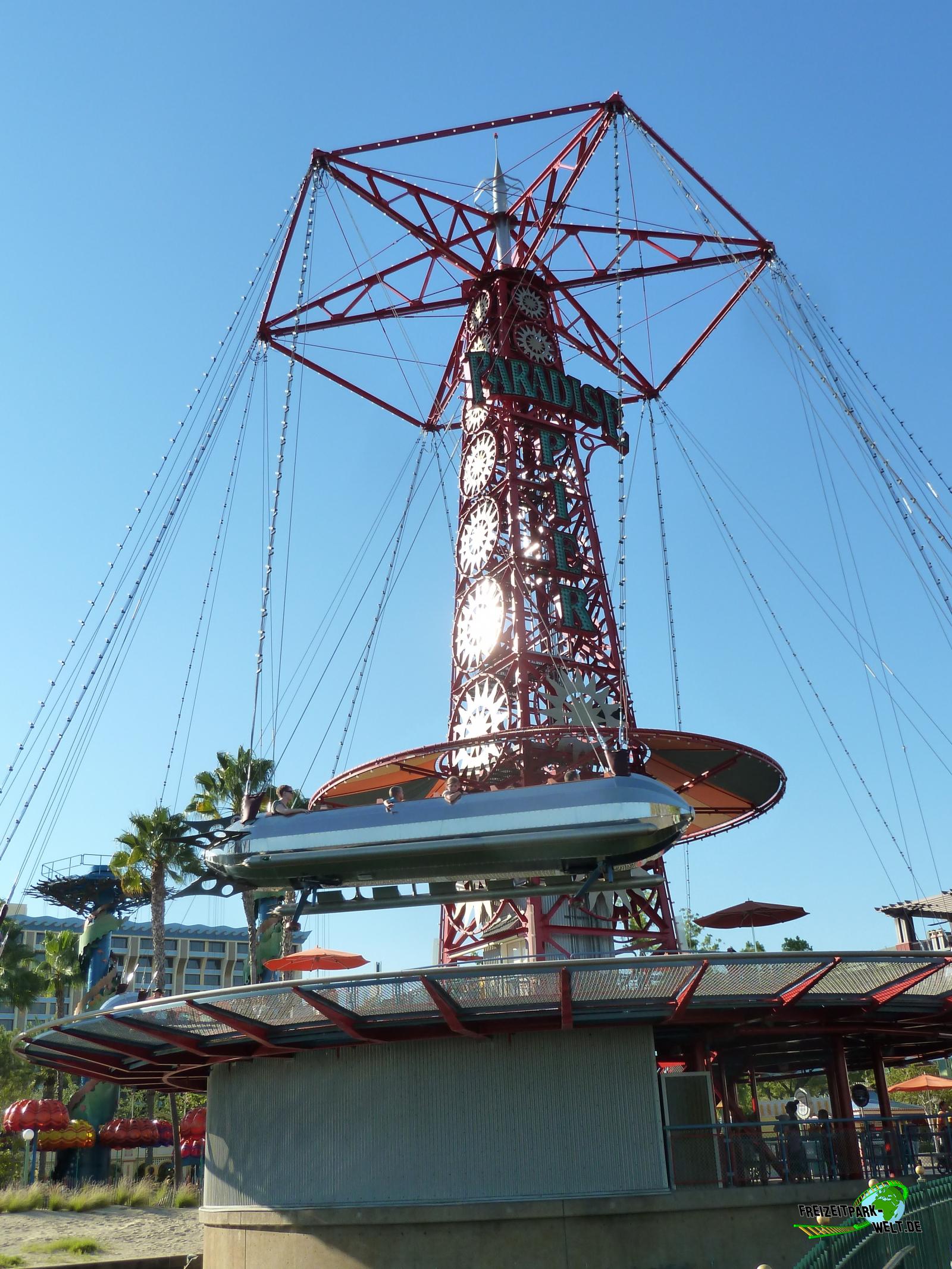 Golden Zephyr - Disney California Adventure | Freizeitpark-Welt.de