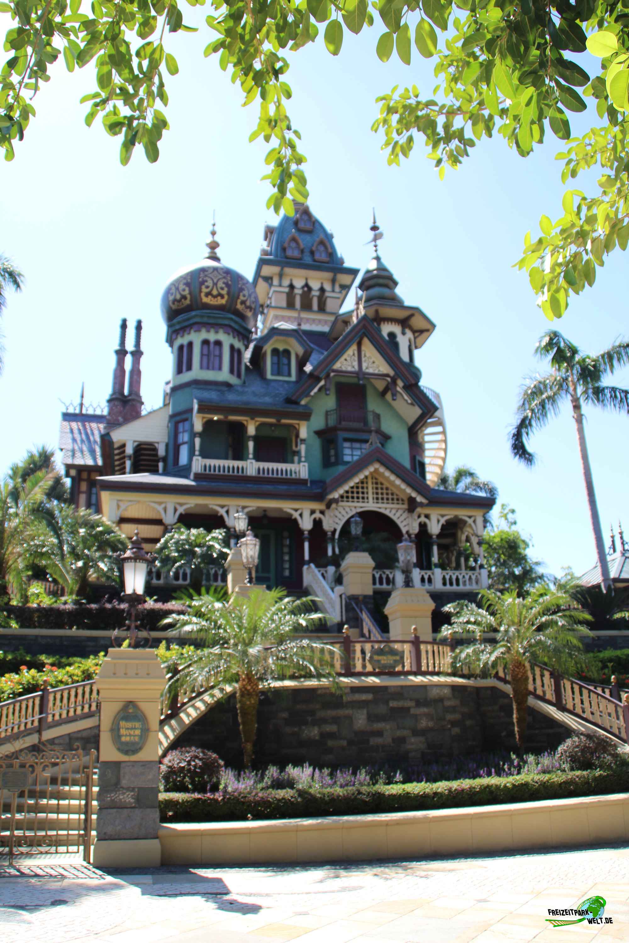 Mystic Manor - Hong Kong Disneyland | Freizeitpark-Welt.de