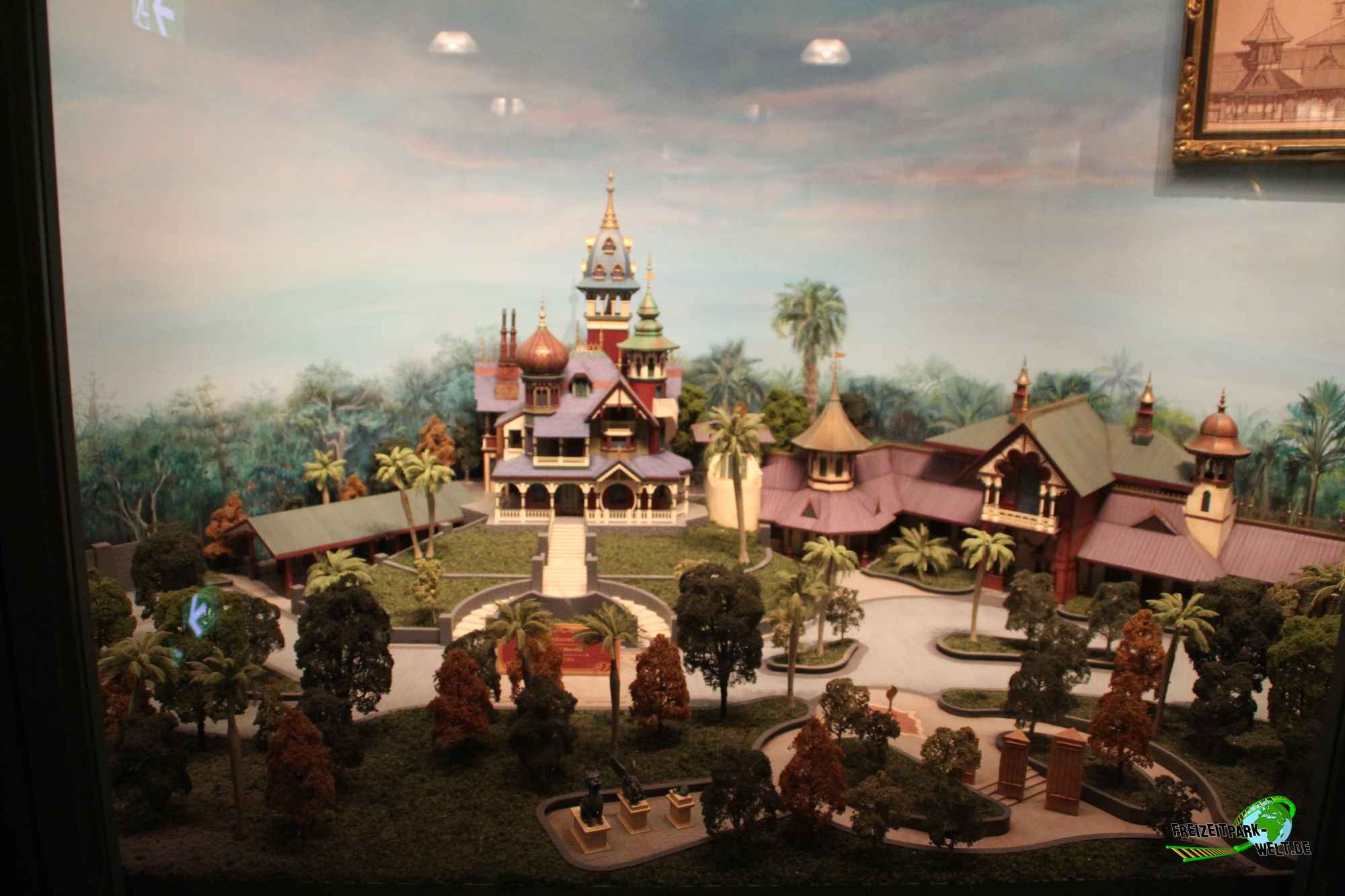 Mystic Manor - Hong Kong Disneyland | Freizeitpark-Welt.de