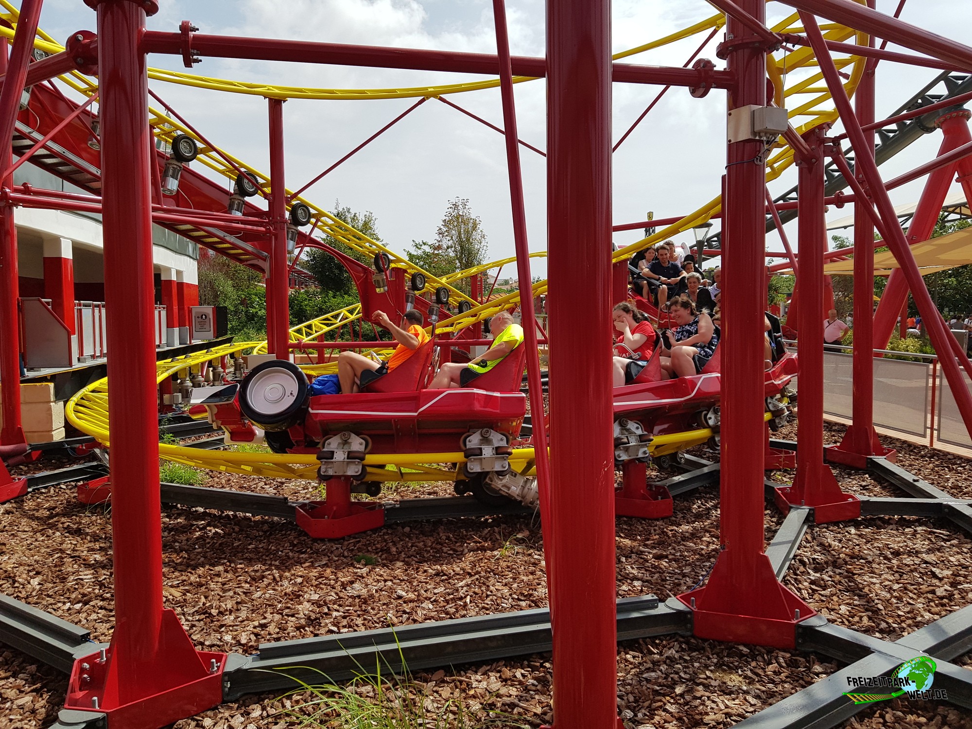 Junior Red Force - Ferrari Land | Freizeitpark-Welt.de