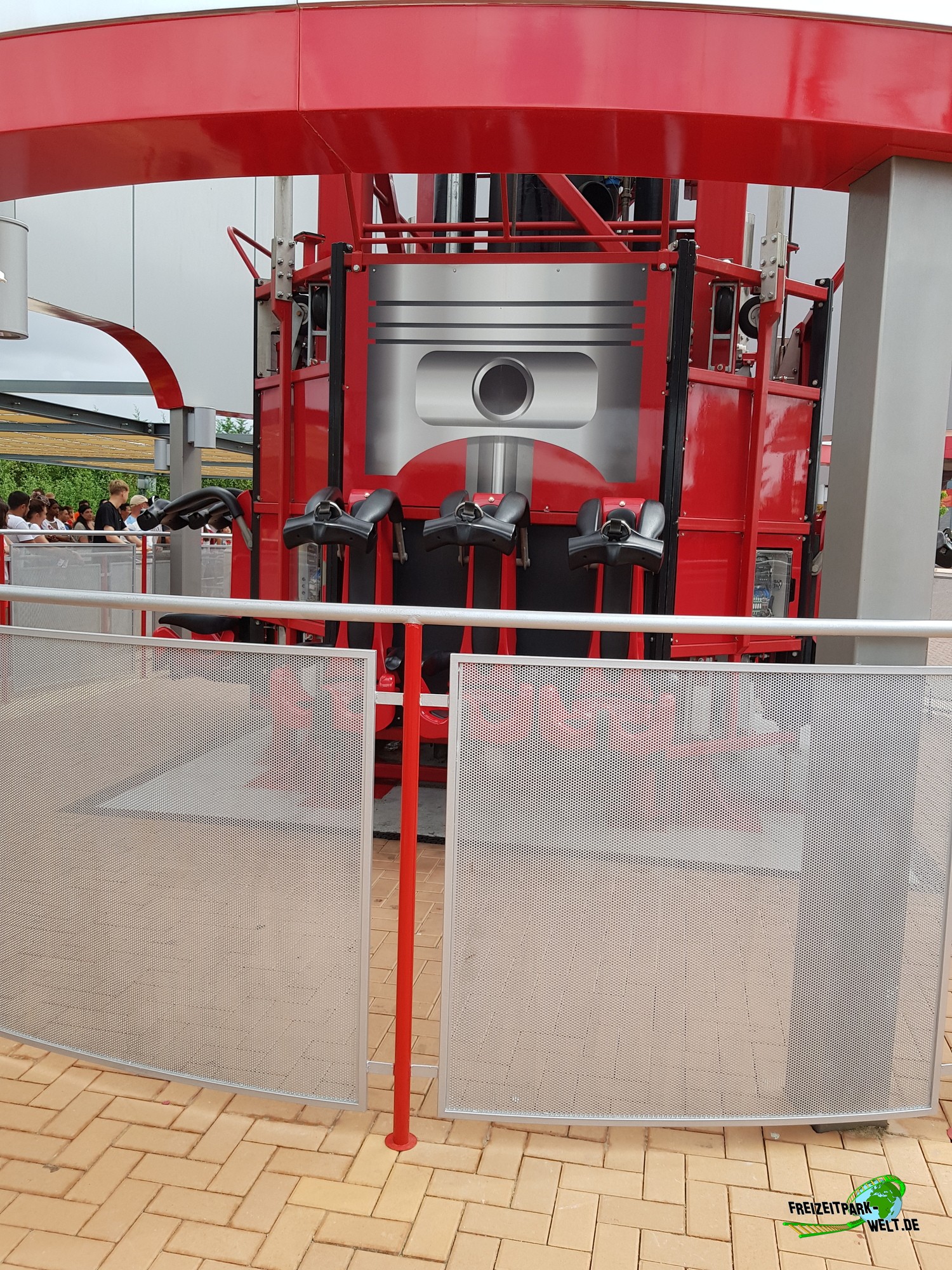 Thrill Towers - Ferrari Land | Freizeitpark-Welt.de