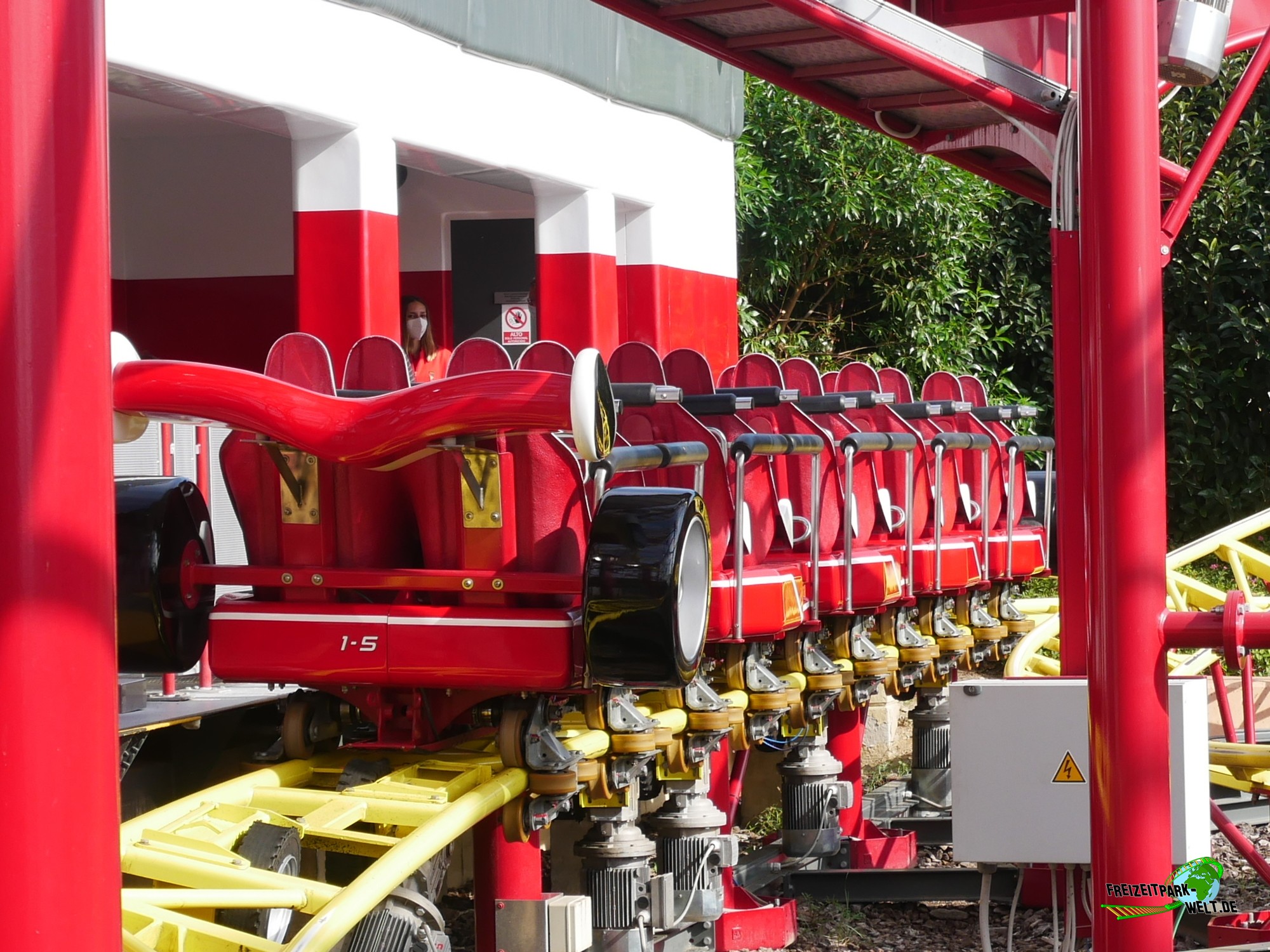Junior Red Force - Ferrari Land | Freizeitpark-Welt.de