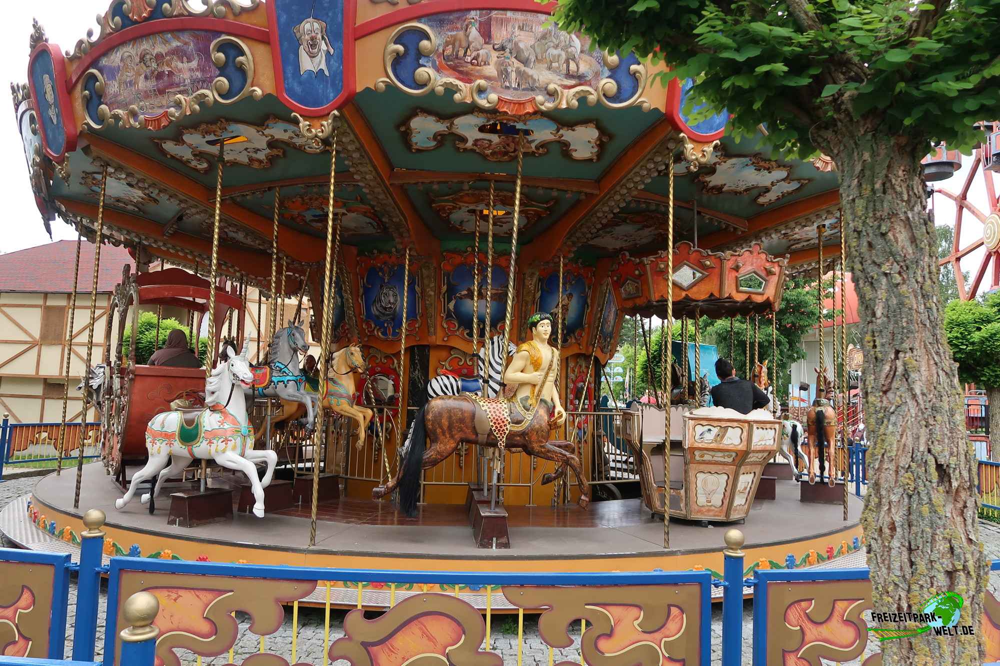 Nostalgie-Karussell - Freizeit-Land Geiselwind | Freizeitpark-Welt.de