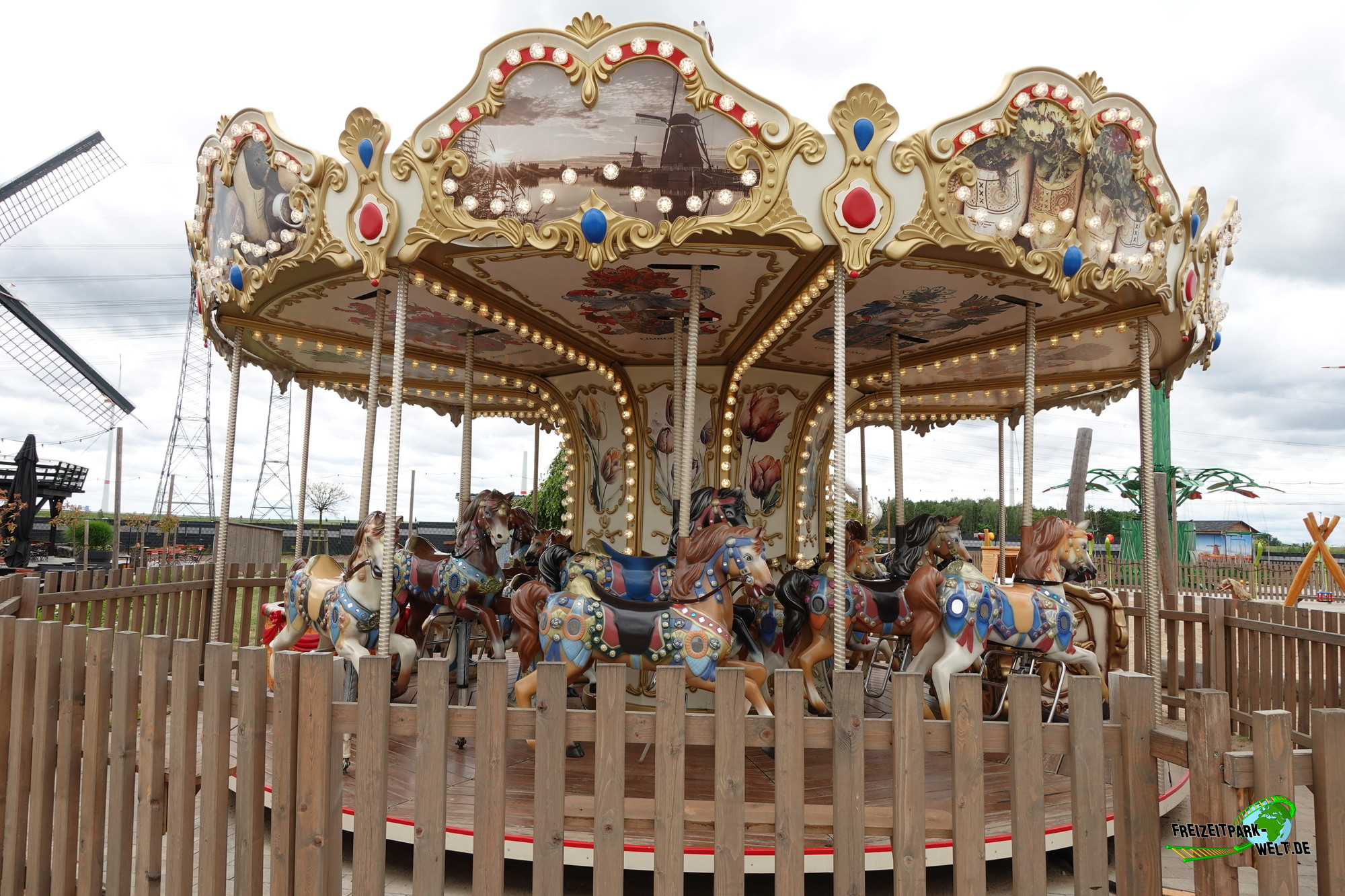 Holland-Park - Highlights & Tipps zum Besuch | Freizeitpark-Welt.de