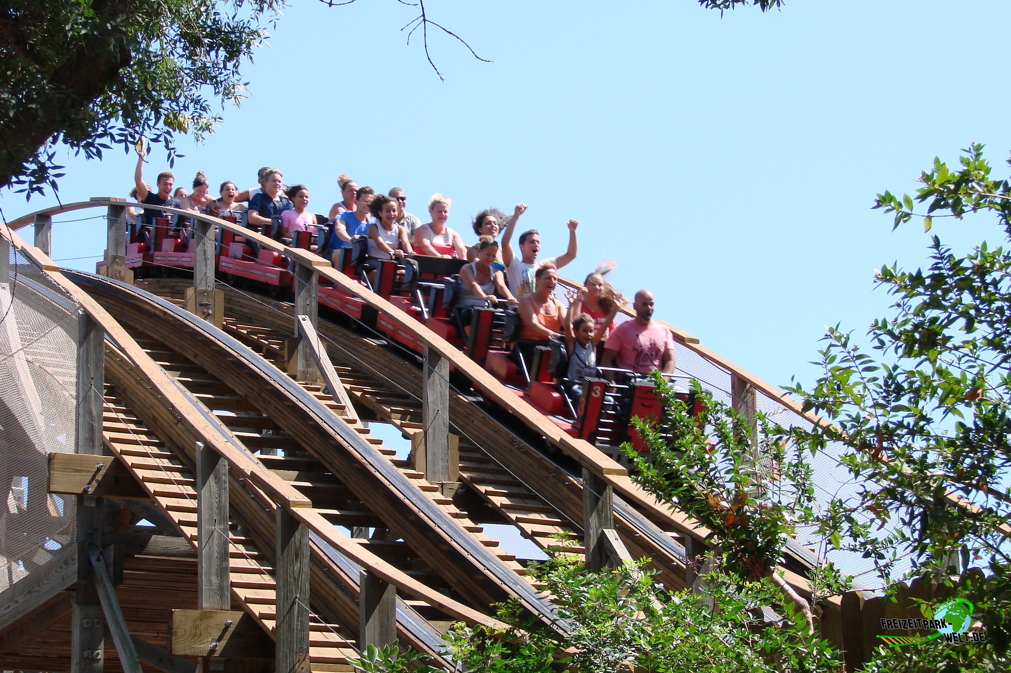 Stampida - Port Aventura | Freizeitpark-Welt.de