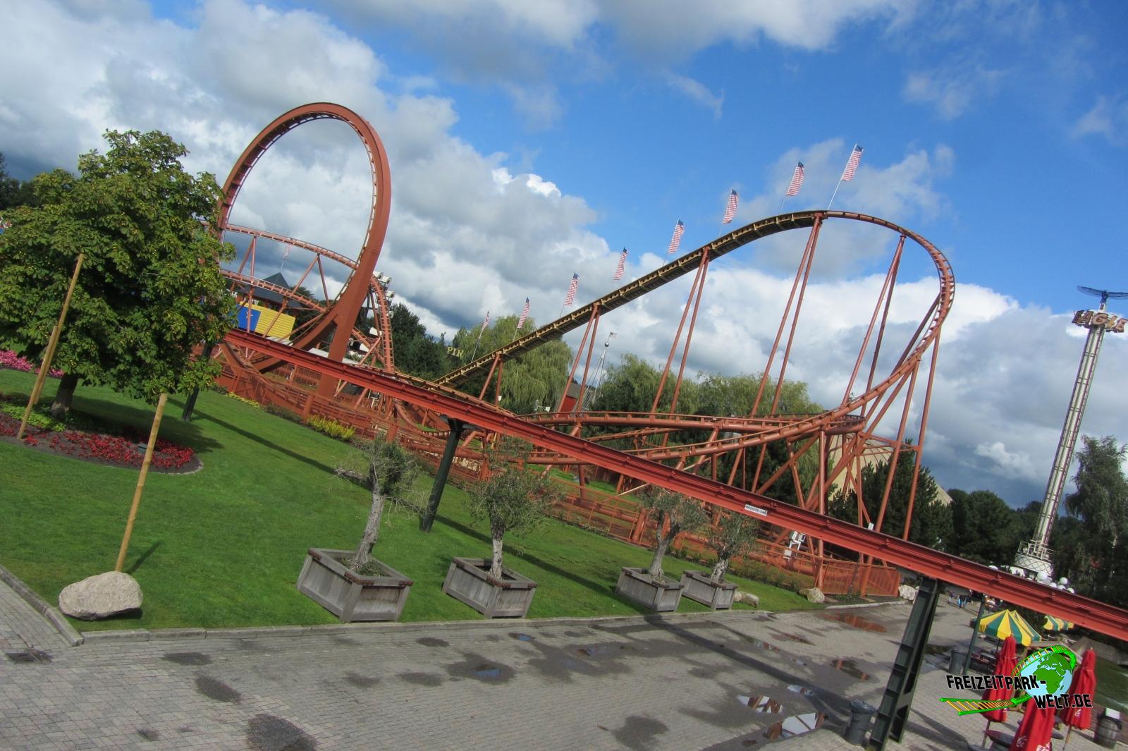 Thunder Loop - Attractiepark Slagharen | Freizeitpark-Welt.de