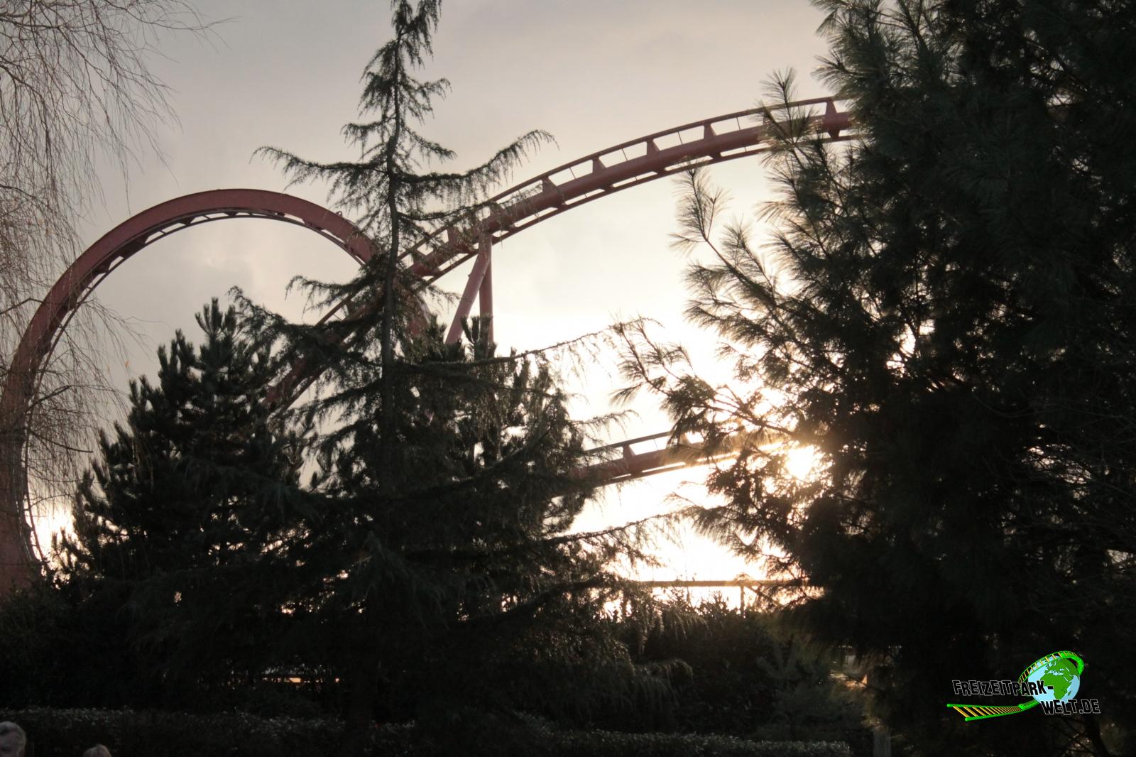 Thunder Loop - Attractiepark Slagharen | Freizeitpark-Welt.de