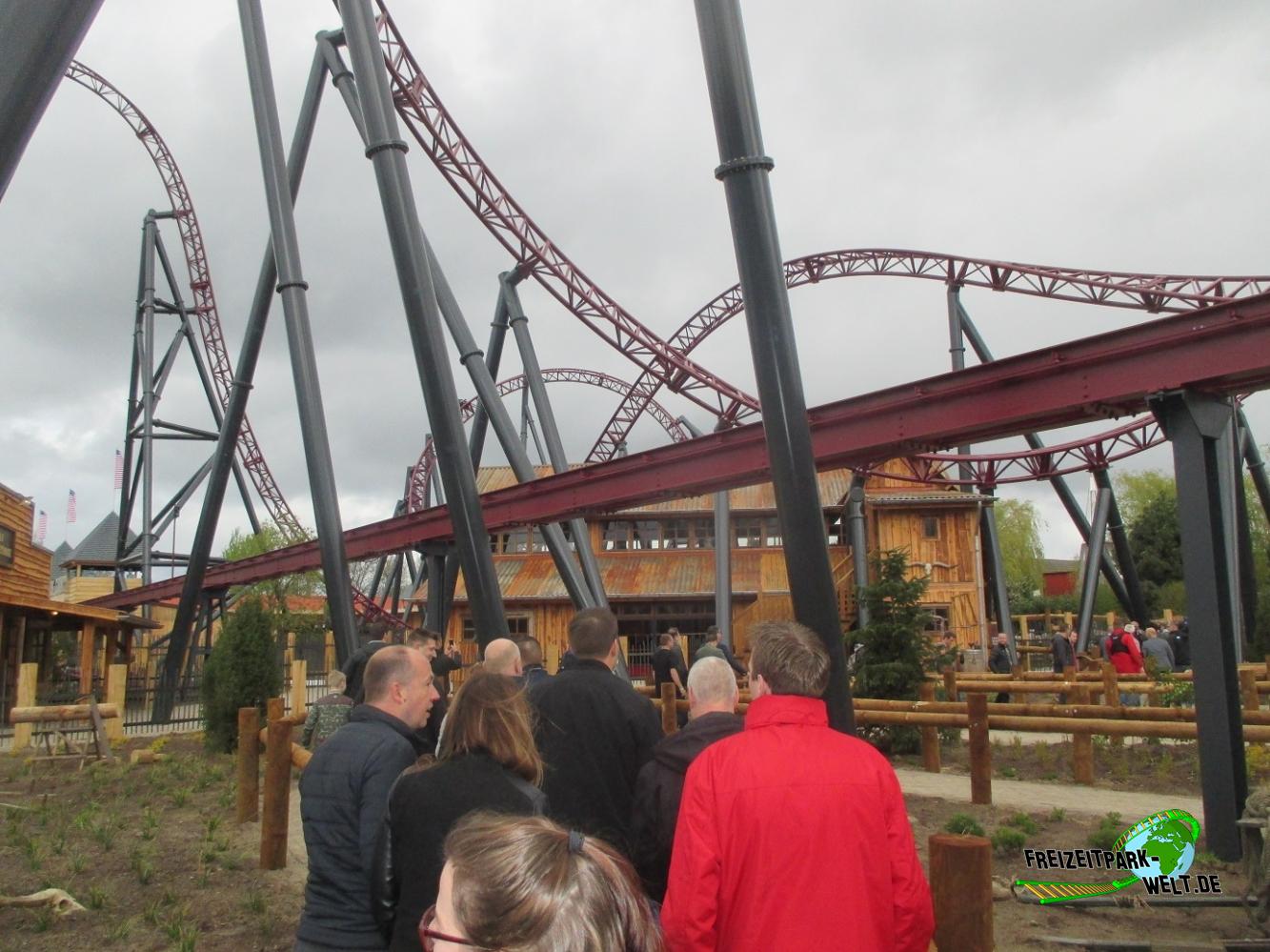 Thunder Loop - Attractiepark Slagharen | Freizeitpark-Welt.de